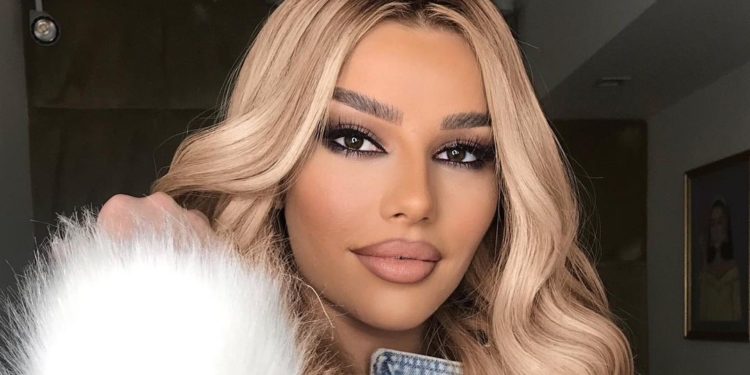 Tayna me foto të re shumë “seksi”