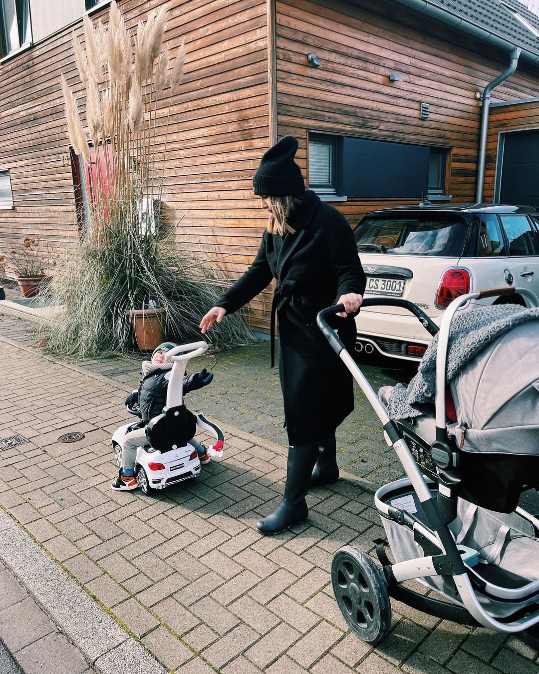 Gjira Kajtazi, nga repere “e trentë” në nënë të përkushtuar