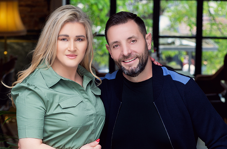 Çifti Ilir dhe Vjollca Sinani, shembull për biznes, humanitet dhe jetë ...