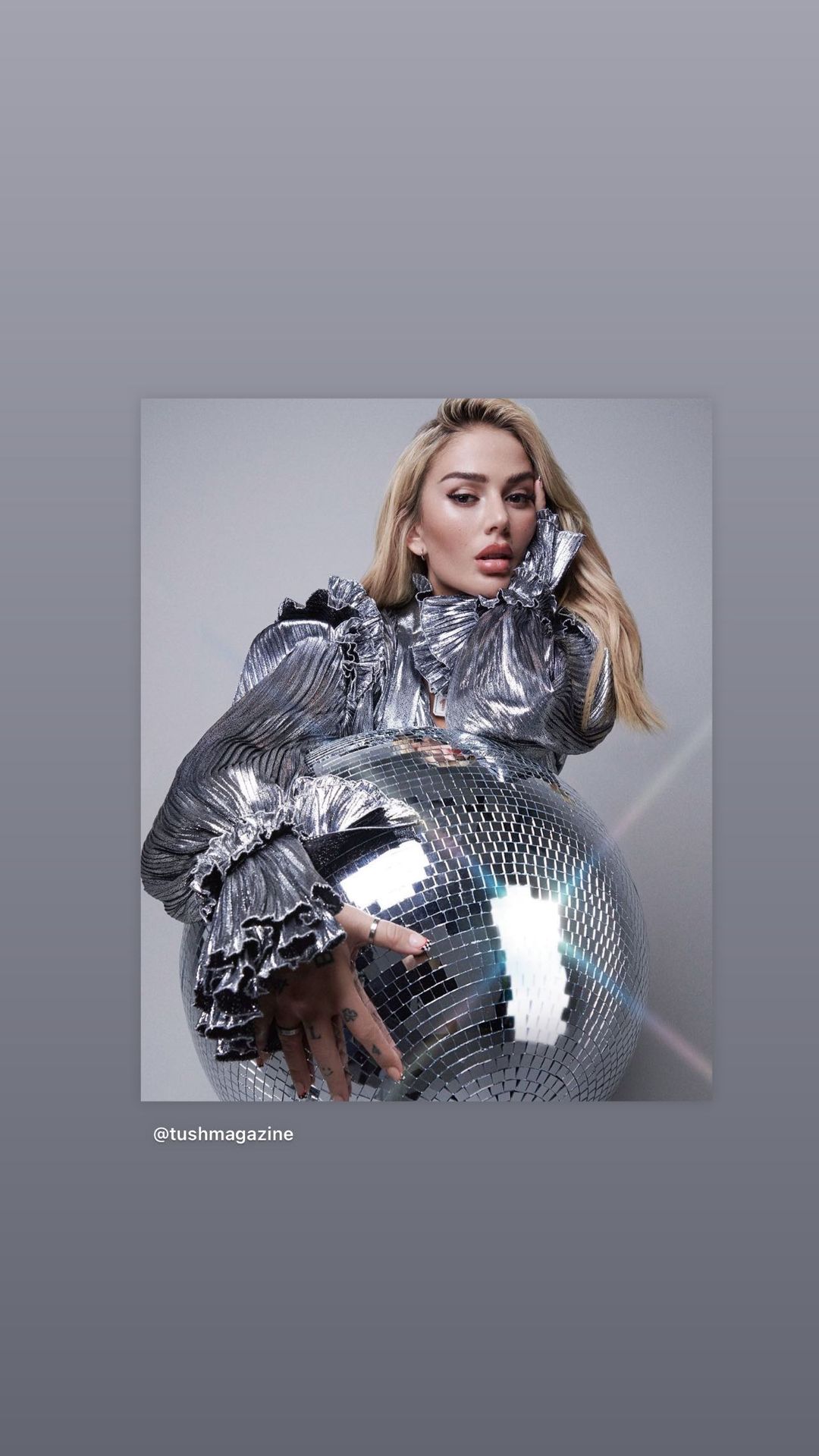 Loredana Zefi pozon për revistën prestigjioze Loredana Zefi pozon për revistën prestigjioze