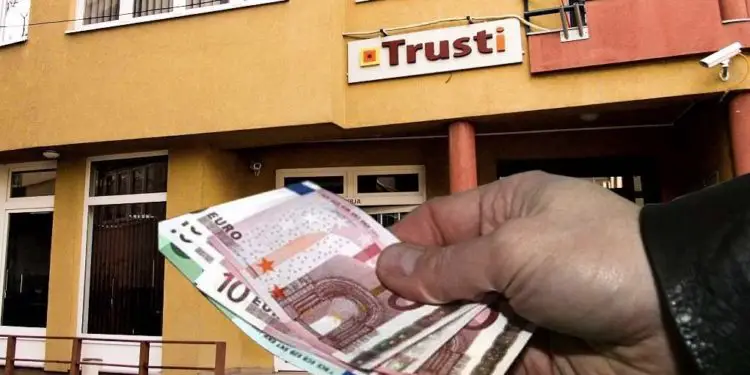 17 mijë persona nënshkruajnë peticionin për tërheqje të parave nga Trusti 17 mijë persona nënshkruajnë peticionin për tërheqje të parave nga Trusti
