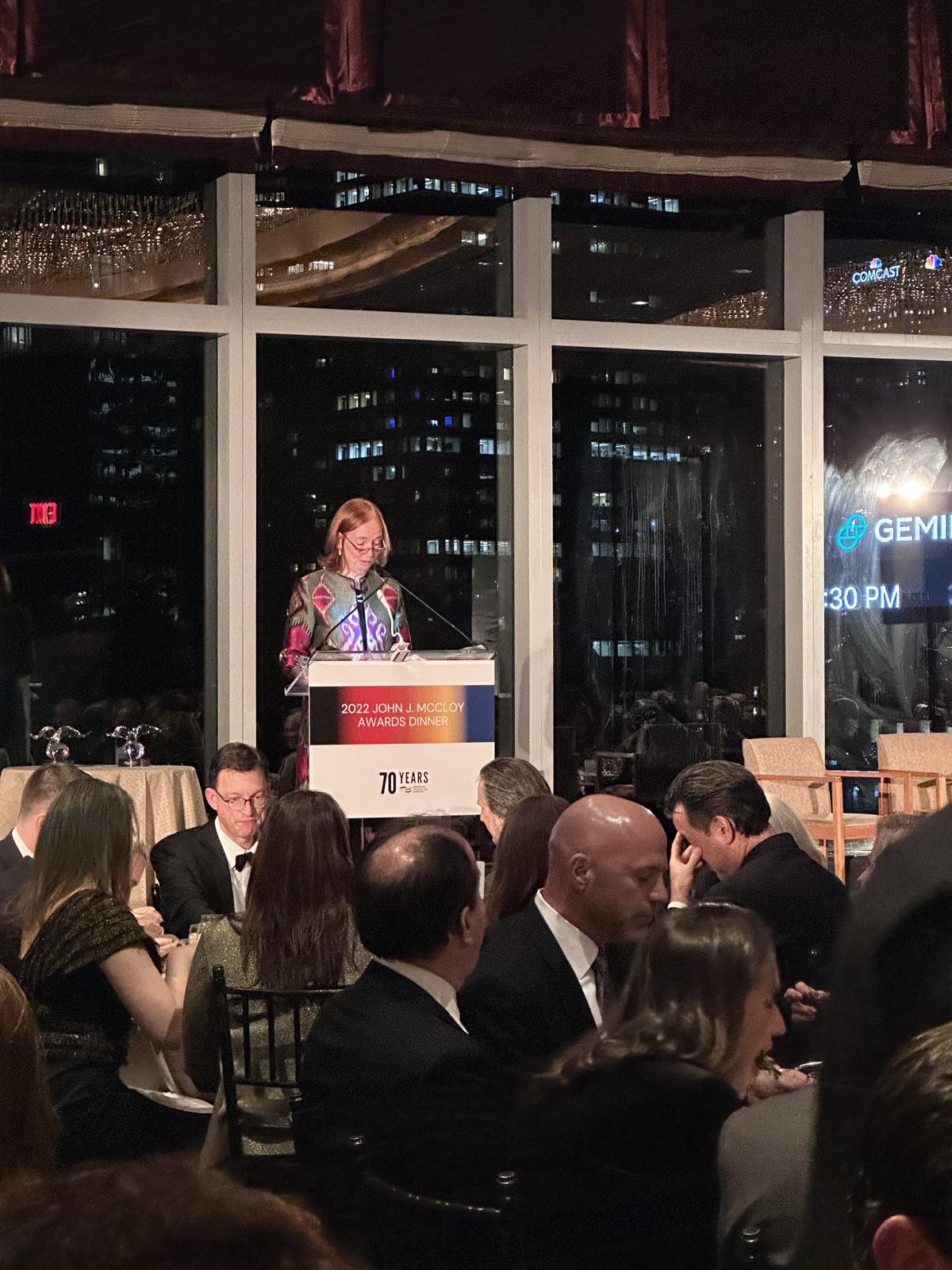 Shkëlqim Devolli në mesin e afaristëve botërorë në gala mbrëmjen ...