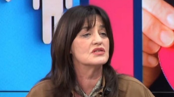 Shkrimtarja e njohur: Burrit i buzëqesh kolegia e gruaja i rri me nerva ... Shkrimtarja e njohur: Burrit i buzëqesh kolegia e gruaja i rri me nerva ...