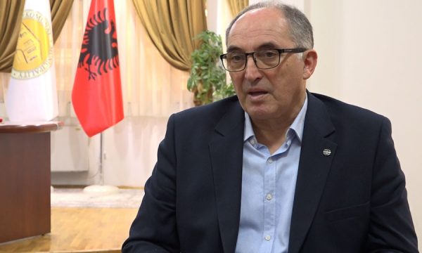 Kryetari i Prizrenit tregon kur mund të jetë gati teleferiku për te kalaja Kryetari i Prizrenit tregon kur mund të jetë gati teleferiku për te kalaja