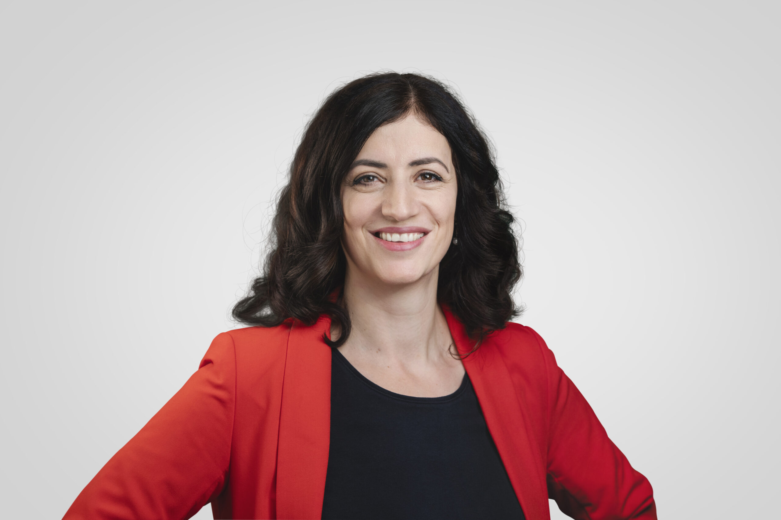 Ylfete Fanaj gruaja e parë shqiptare që bëhet ministre kantonale në Zvicër Ylfete Fanaj gruaja e parë shqiptare që bëhet ministre kantonale në Zvicër