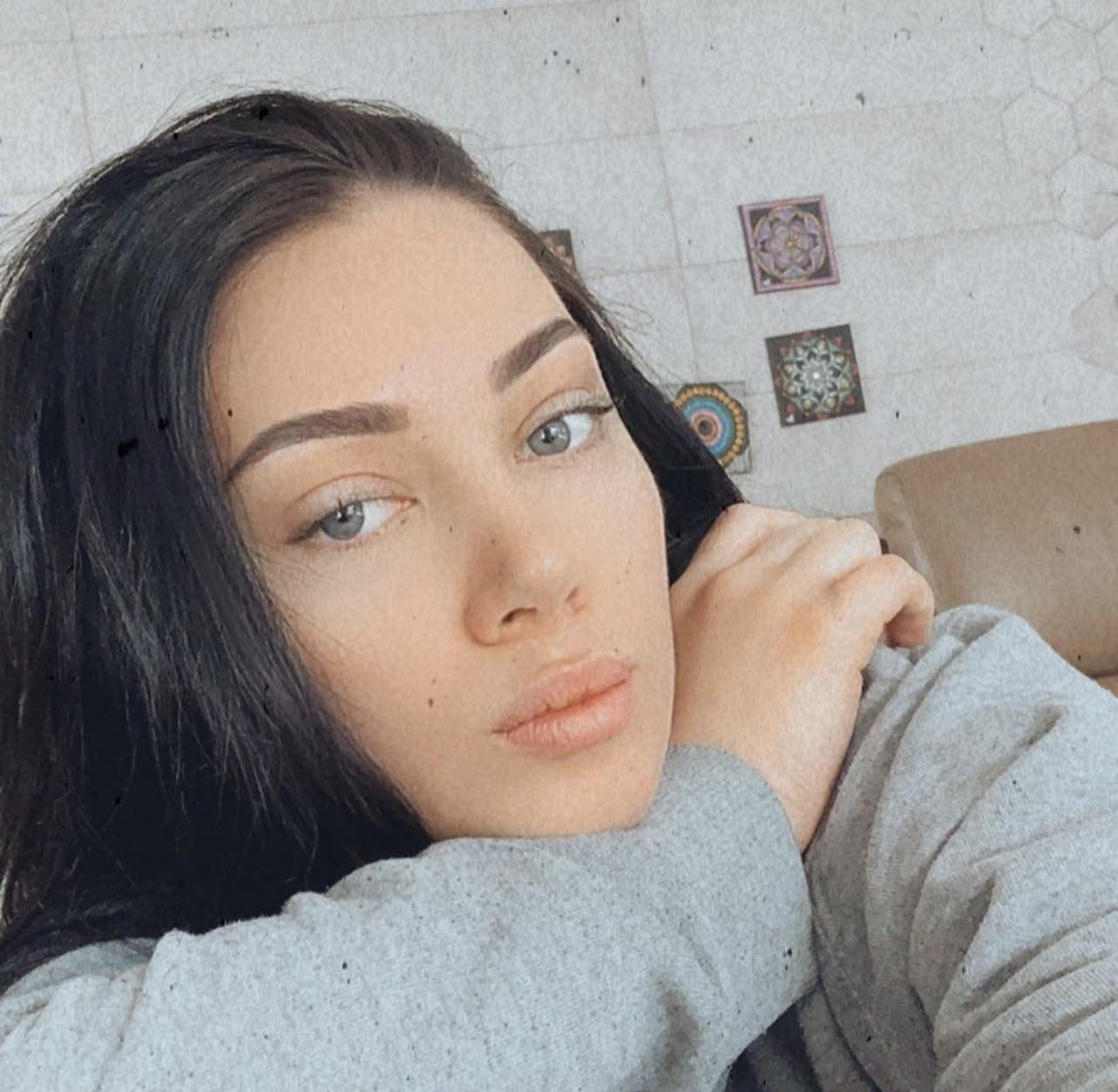 Besiana Behluli kaq e bukur edhe pa grim