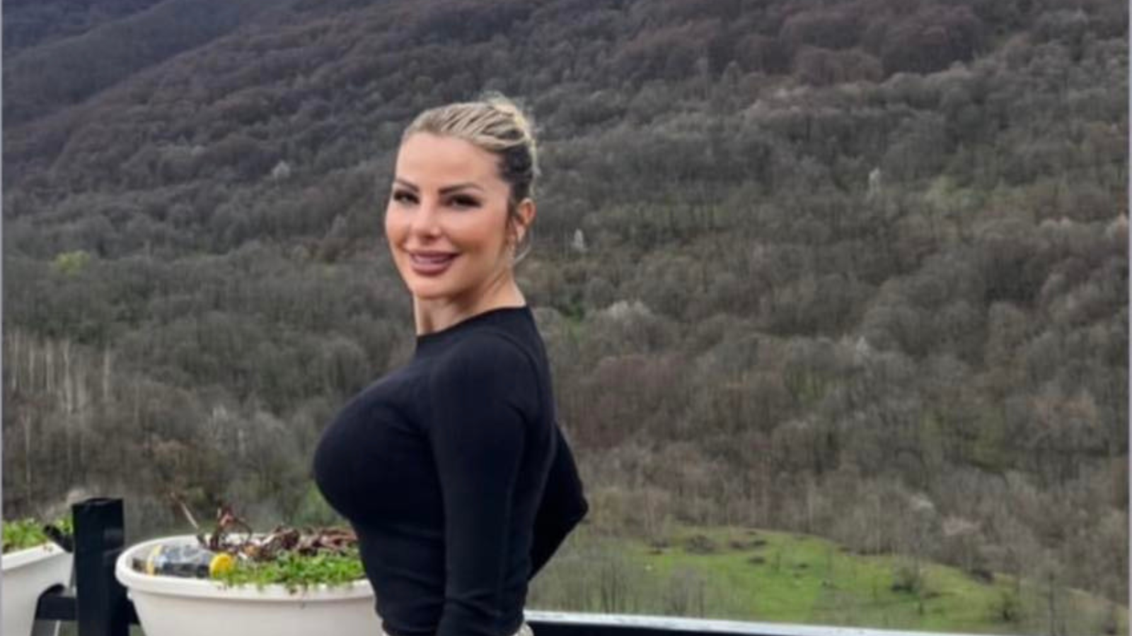 Duda Balje tregon të pasmet nga terasa