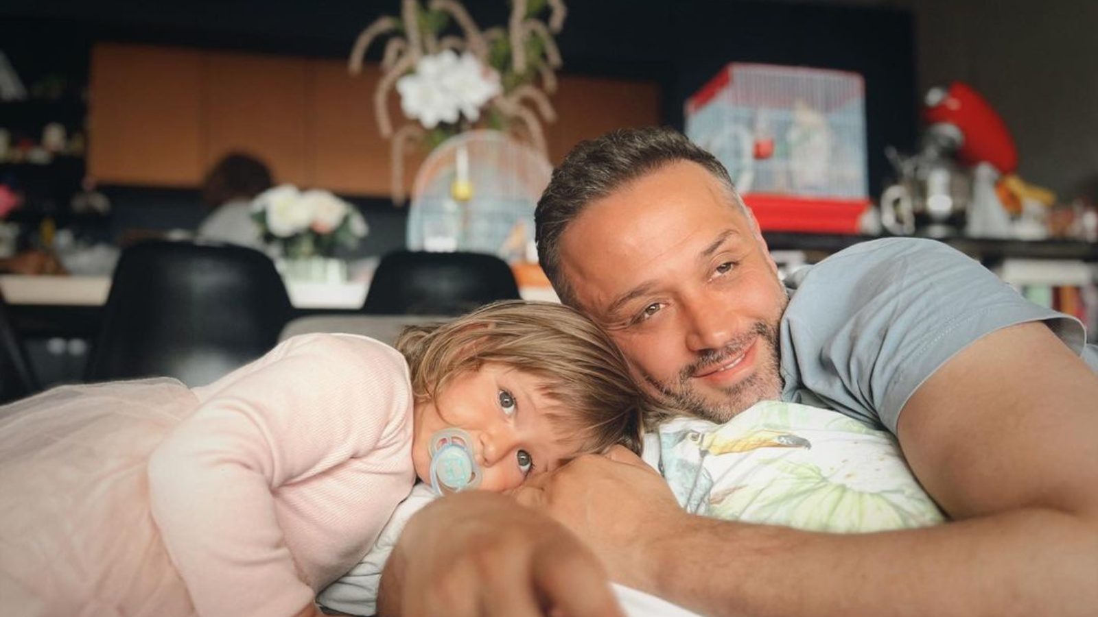 Turjan Hysko ‘’gdhend’’ në trup dashurinë për Atarën