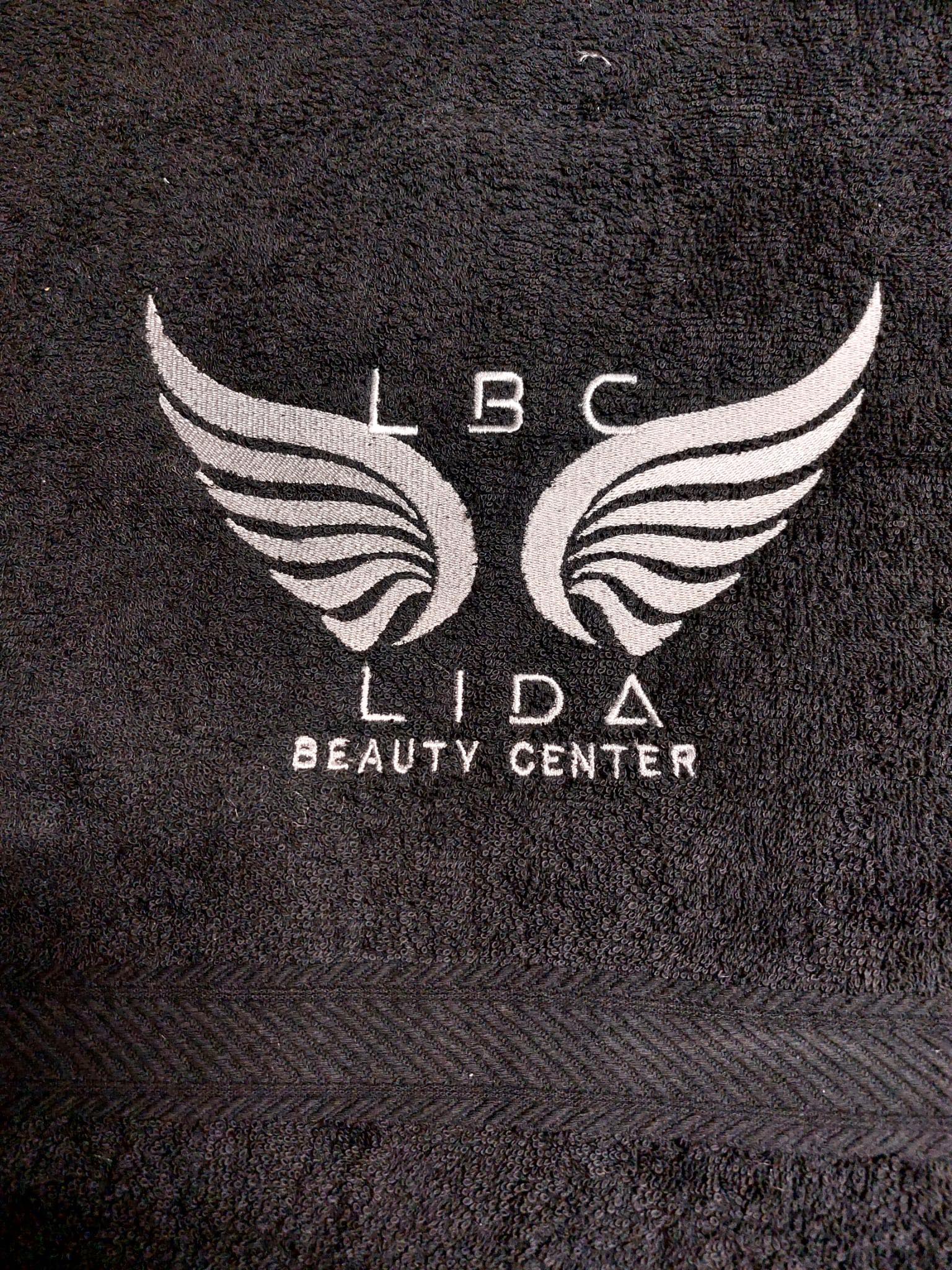 “Ardiana Broderie” në Zvicër, biznesi i shqiptares që qendisë logo në ...