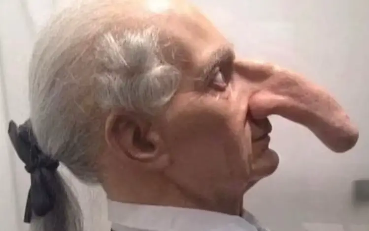 Njihuni me njeriun me hundën me të madhe në bote 19 cm Njihuni me njeriun me hundën me të madhe në bote 19 cm