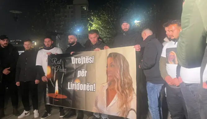 “Drejtësi për Liridonën”- fillon protesta, të afërmit e së ndjerës prezentë “Drejtësi për Liridonën”- fillon protesta, të afërmit e së ndjerës prezentë