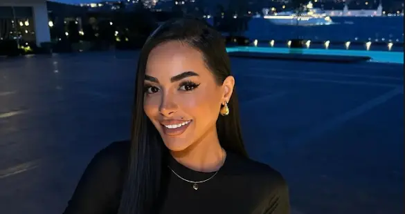 Kaderit i thonë se nuk je shqiptare, reagon ashpër Kaderit i thonë se nuk je shqiptare, reagon ashpër