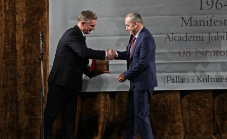 Lulzim Tafa dhe Sali Bashota fitues të çmimeve letrare në Mitingun e ...