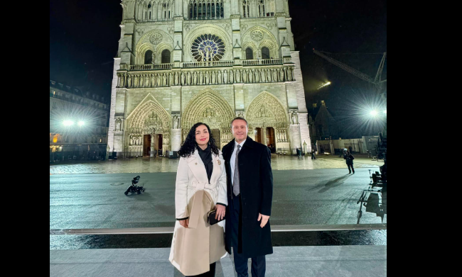 Vjosa Osmani bën një paraqitje tjetër nga Parisi