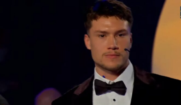 Driloni na prezanton me dajën dhe tezën e tij, këngëtar të njohur