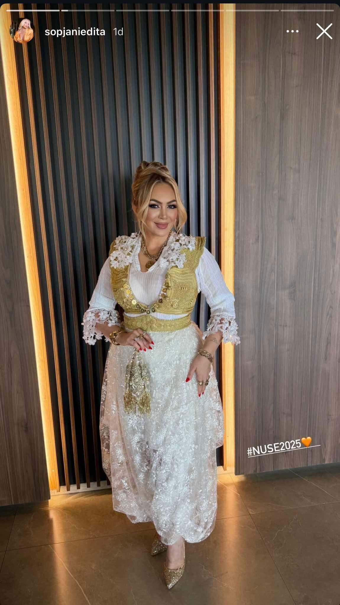 Edita Sopjani shfaqet me dimija e jelek prej ari