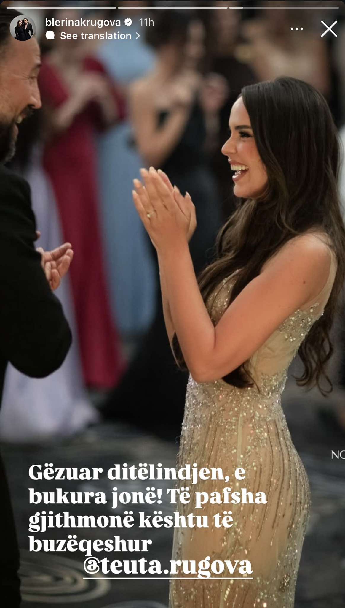 Kunatë si Blerina Kllokoqi-Rugova nuk keni parë, kështu e uron Teuta ...